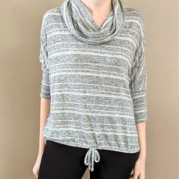 Green Envelope | Tops | Nwt Green Envelope Los Angeles Wmns Med Cowl ...